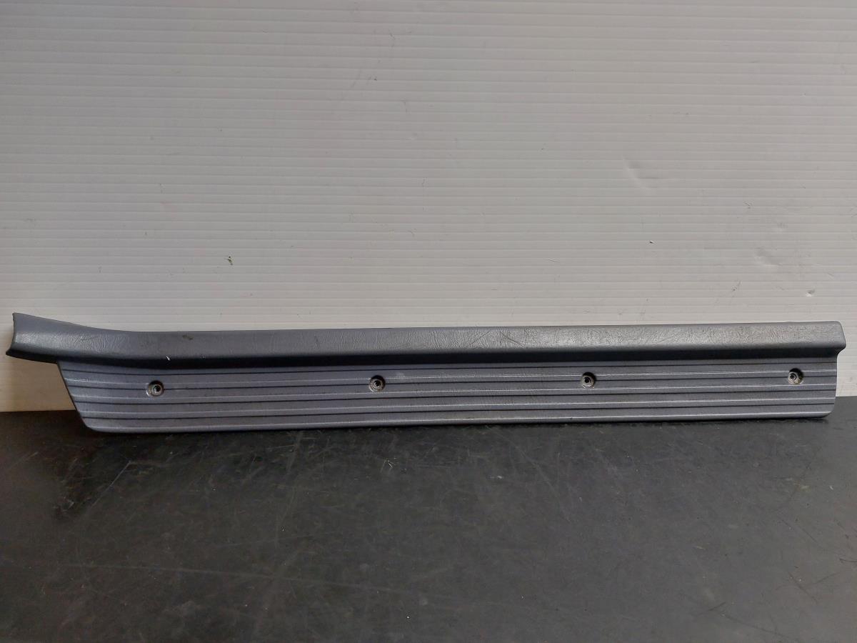 Right front door sill For TOYOTA Land Cruiser 90 |Megapeças