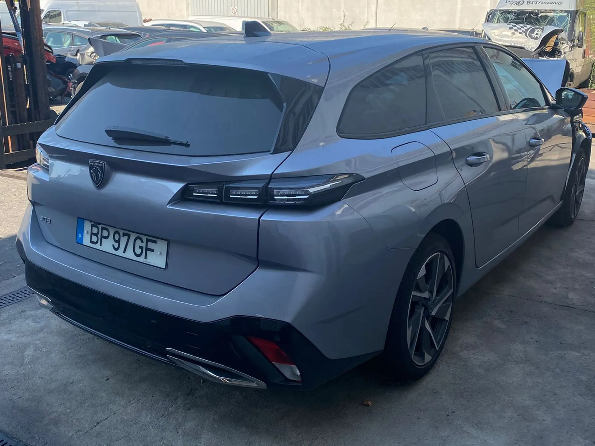 Viatura PEUGEOT 308 SW III Salvada - Jesus & Baptista