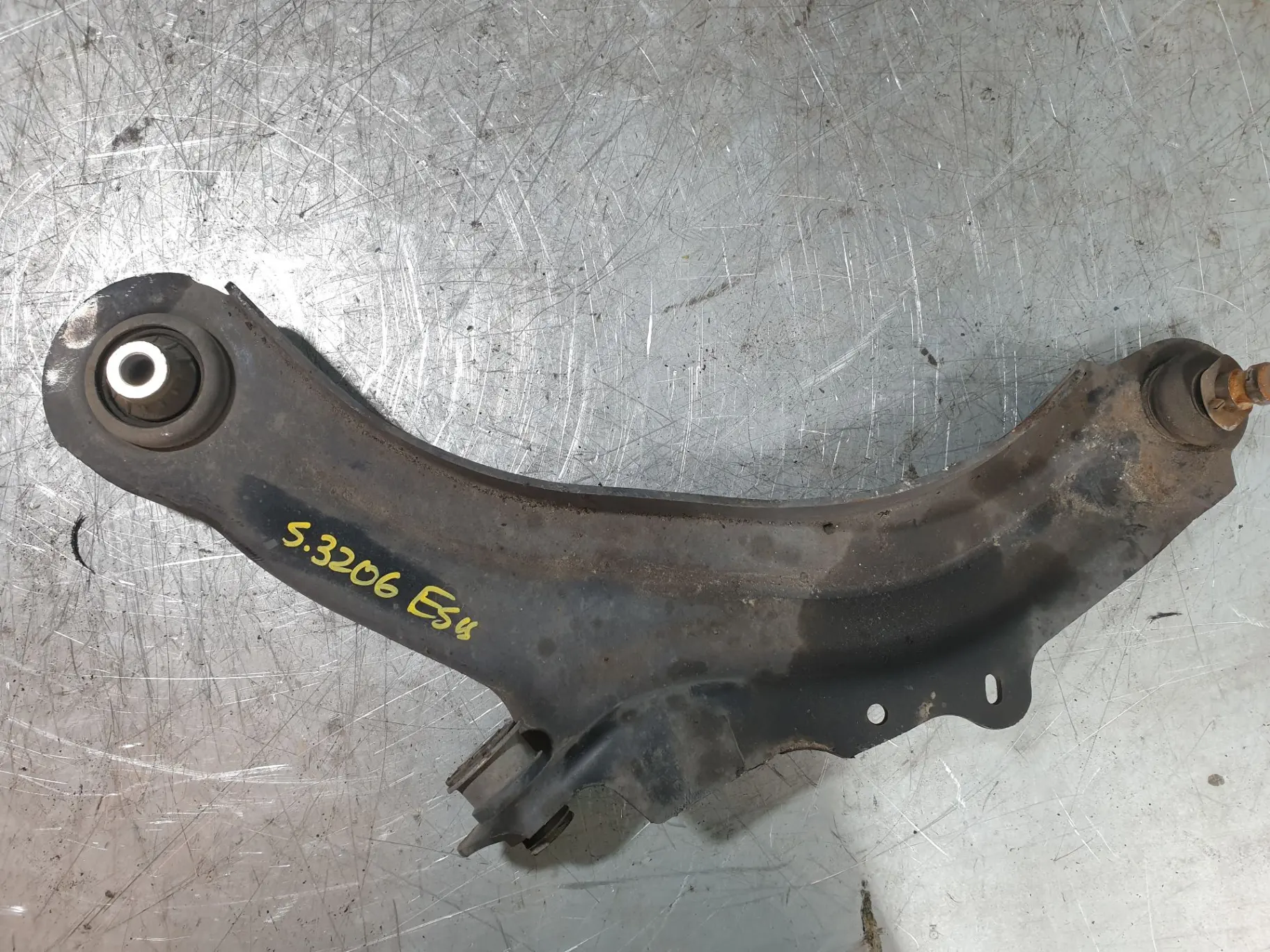 Left front suspension arm of Suspension for RENAULT Captur (J5_) 2013 ...