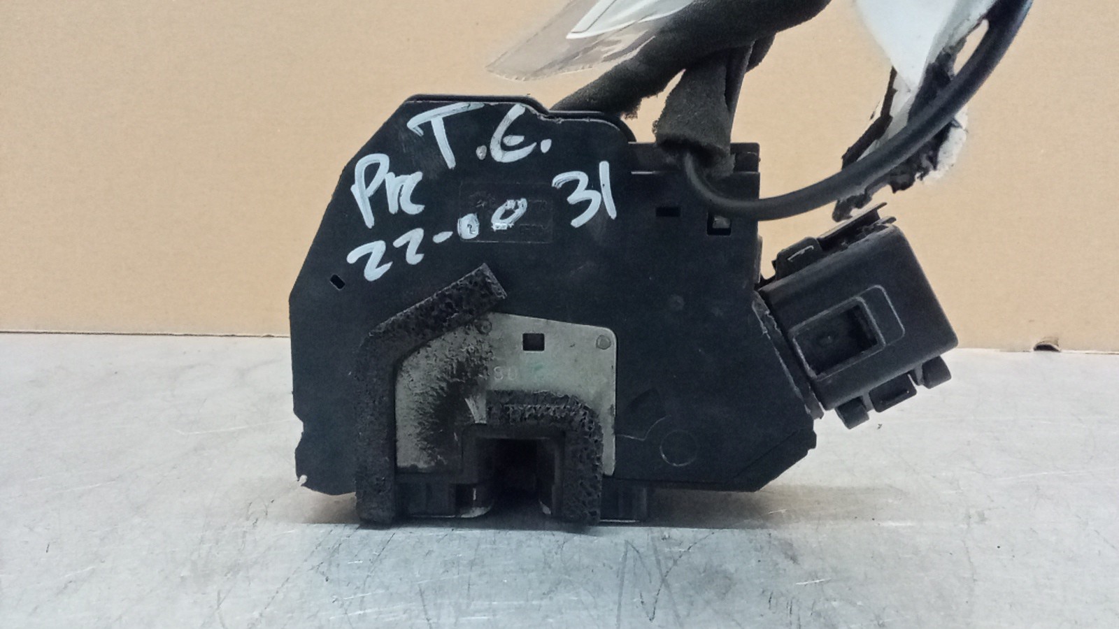 Fecho da Porta Tras Esq para RENAULT LATITUDE - Procarro