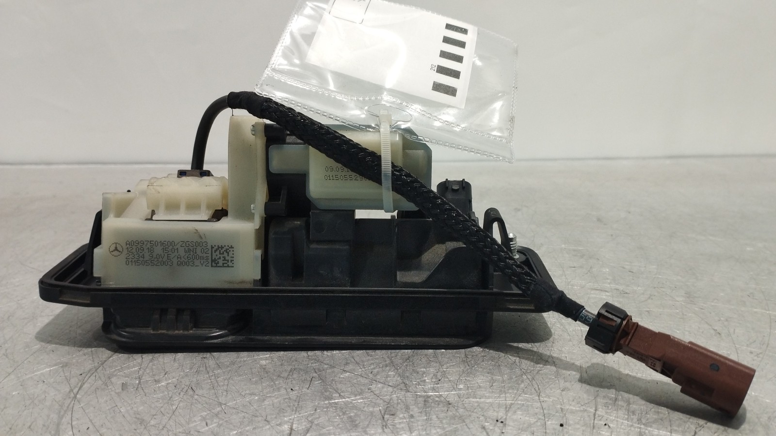 Puxador da Mala para MERCEDES-BENZ C-CLASS - A0997501600 |Procarro