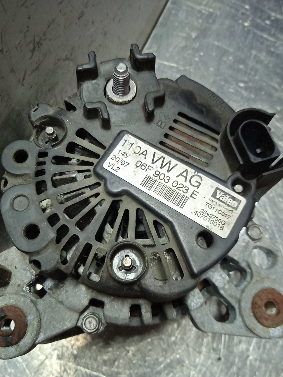 Alternador AUDI A3 06F903023E - sucatao