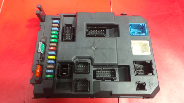 Fuse Box para CITROEN C3 II - Jesus & Baptista