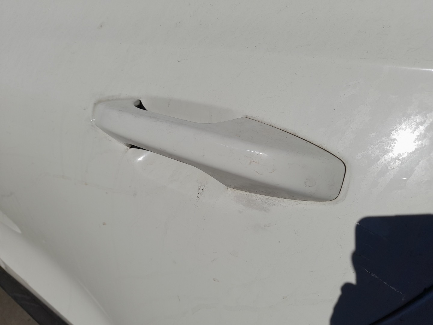 Puxador / muleta exterior tras esquerdo