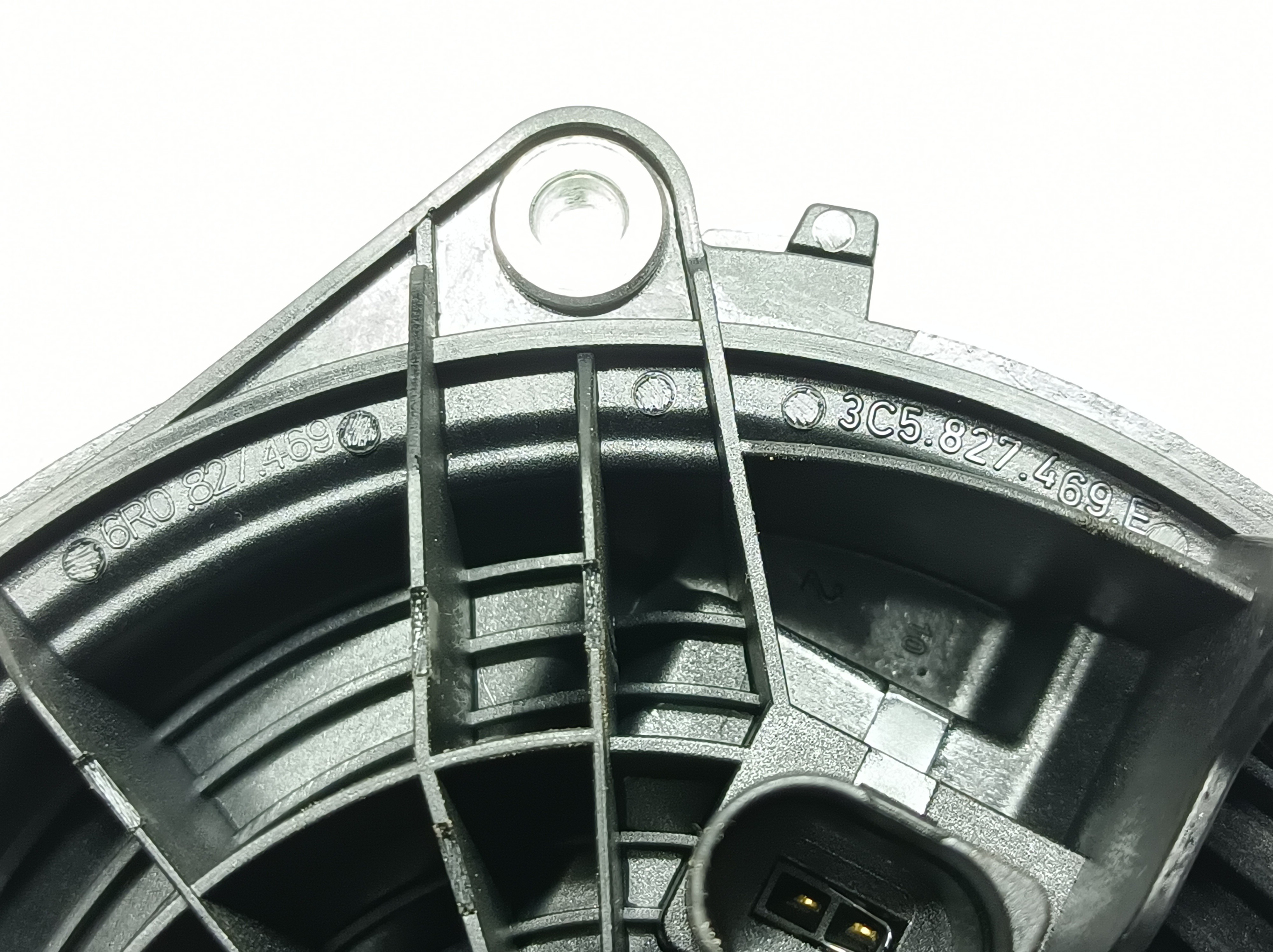 Simbolo da mala (puxador) VOLKSWAGEN GOLF VII - 6R0827469 | AVF