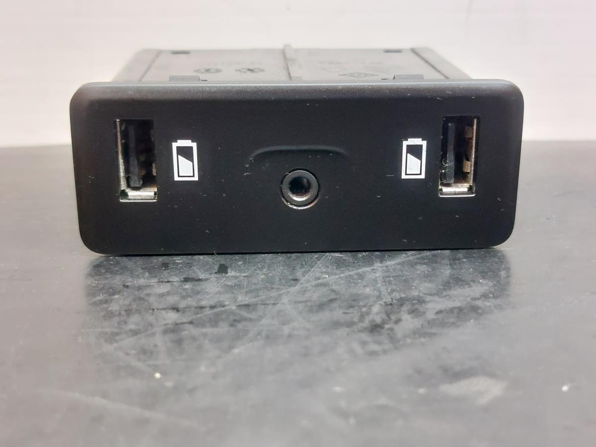 Modulo USB / USB-C / AUX / IPOD para RENAULT ESPACE V |Megapeças