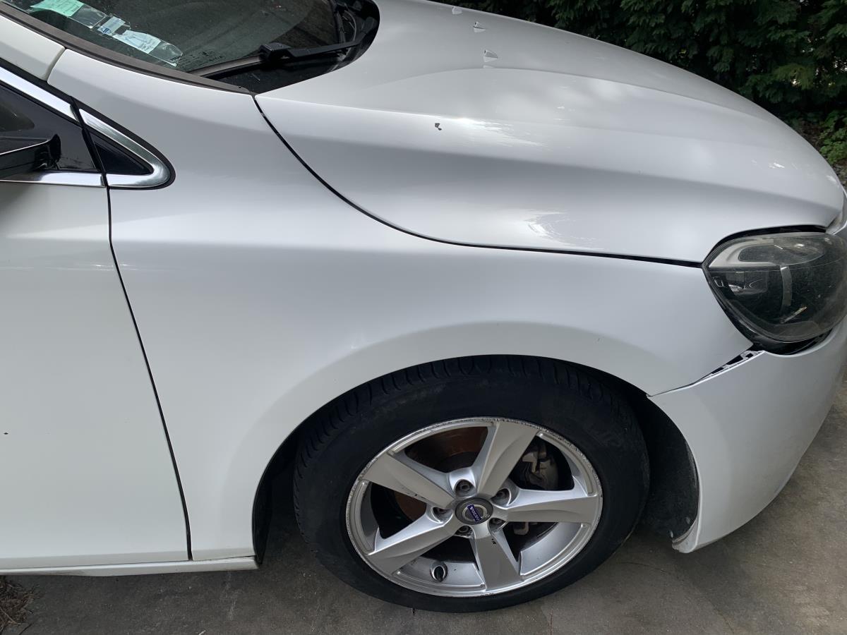 Guarda Lamas Direito para VOLVO V40 Hatchback | AthenaSoftware