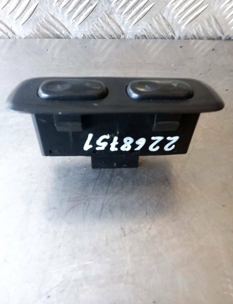 0369 Comutador Vidros Porta Frt Esq para HYUNDAI ACCENT I - SERVCARROS ...