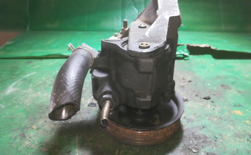 Bomba Direcção para FORD PUMA | Recife Peças Usadas