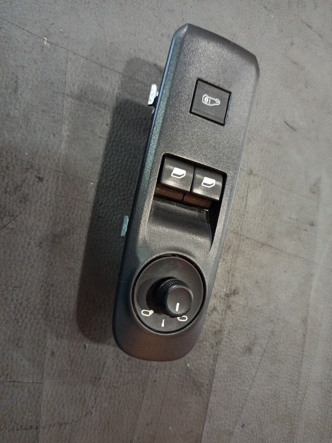 Comutador de vidros PEUGEOT PARTNER Caixa 98208816ZD - Motivauto