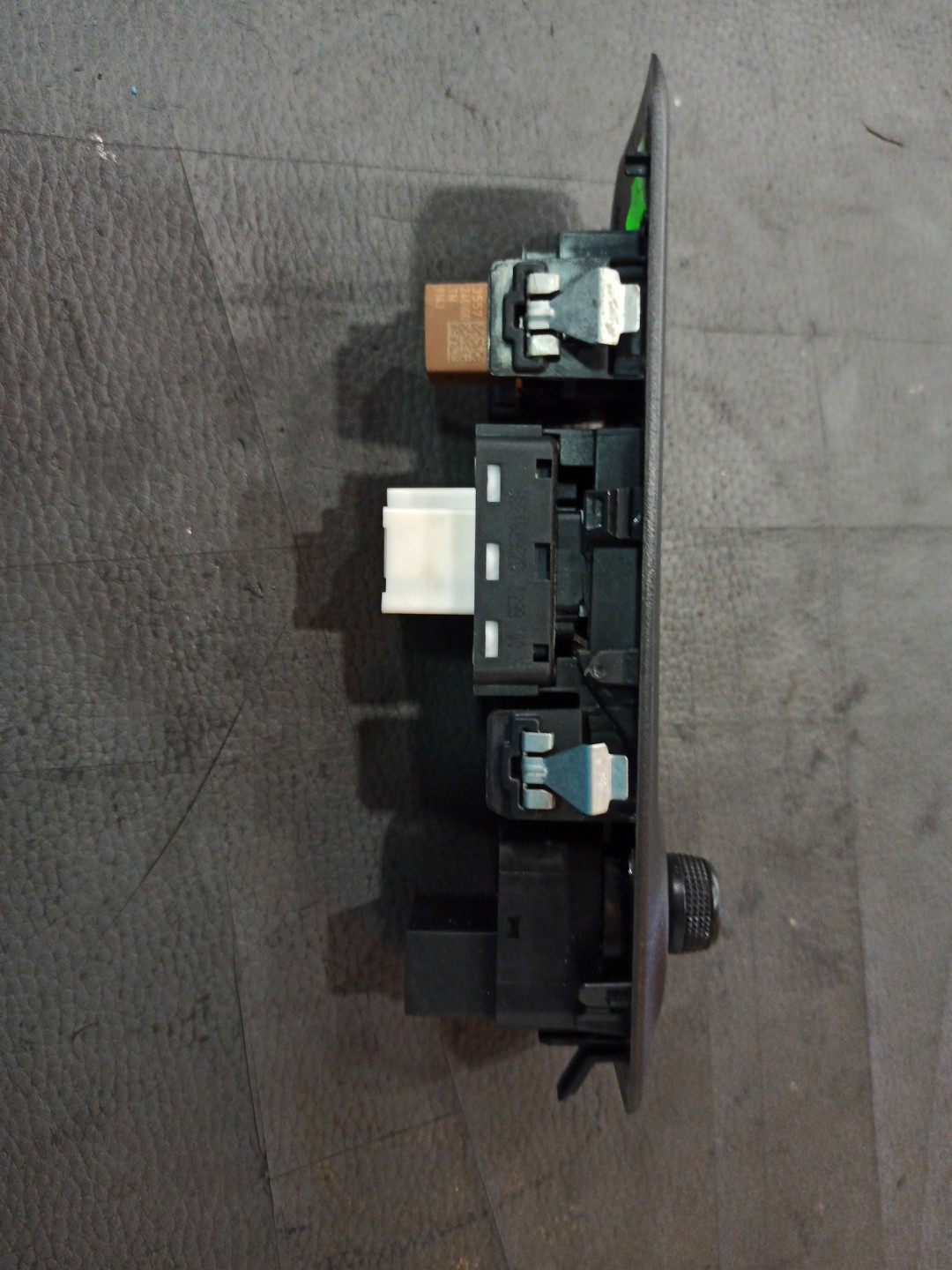 Comutador de vidros PEUGEOT PARTNER Caixa 98208816ZD - Motivauto