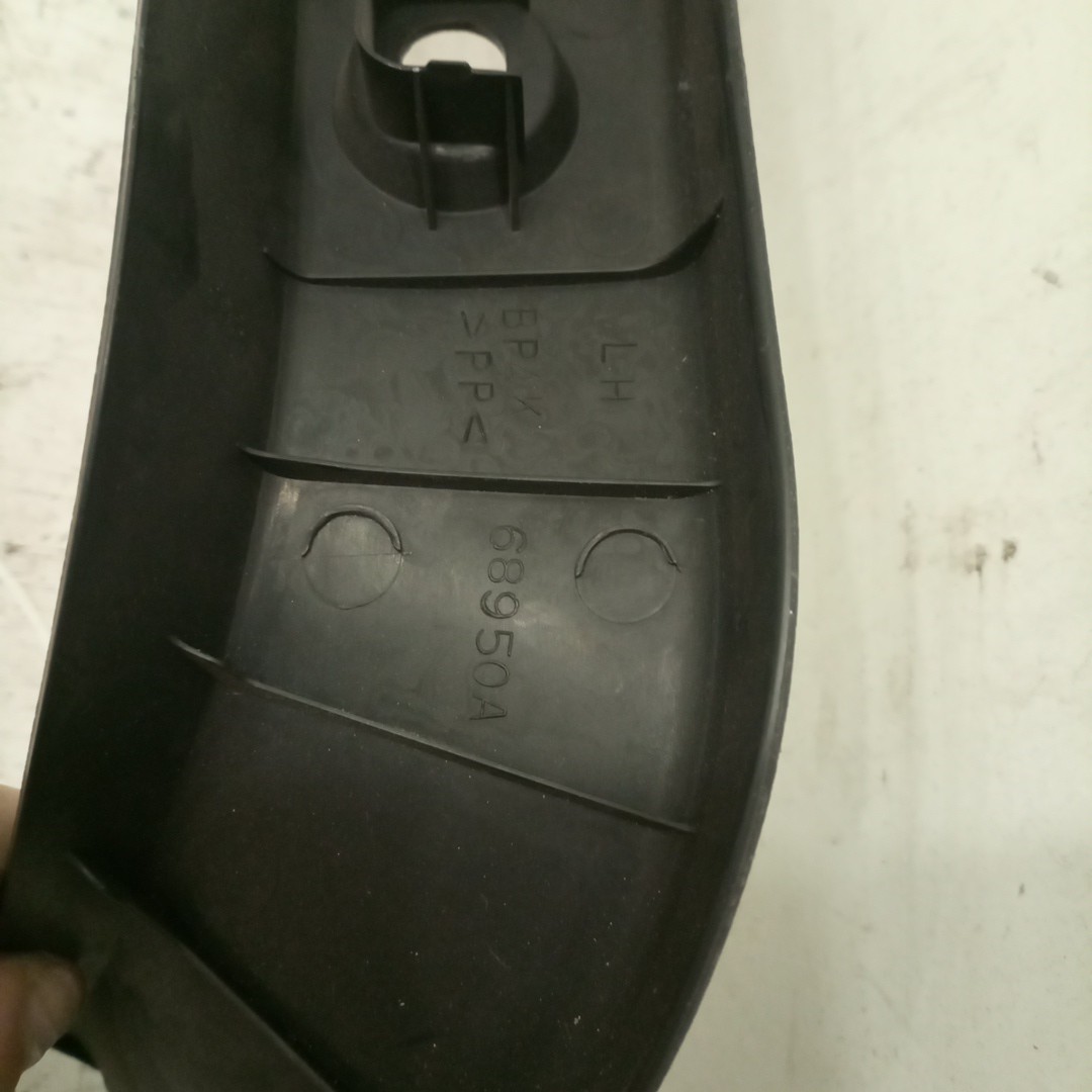 Acabamento de mala para MAZDA 3 três volumes (BK) | 99 - 09 - Motivauto