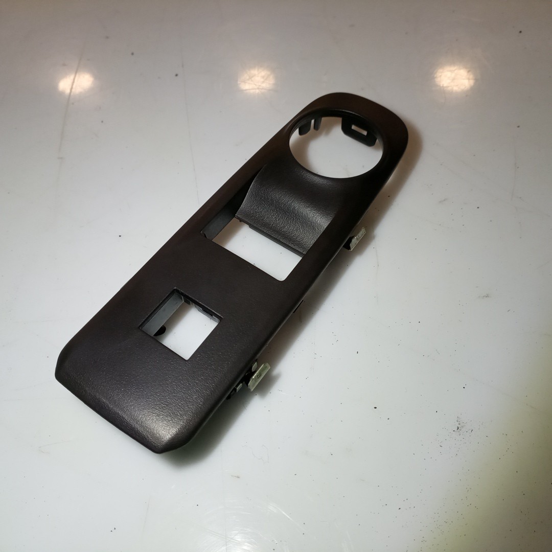 Acabamento de porta CITROEN BERLINGO Caixa 98208816ZD - Motivauto