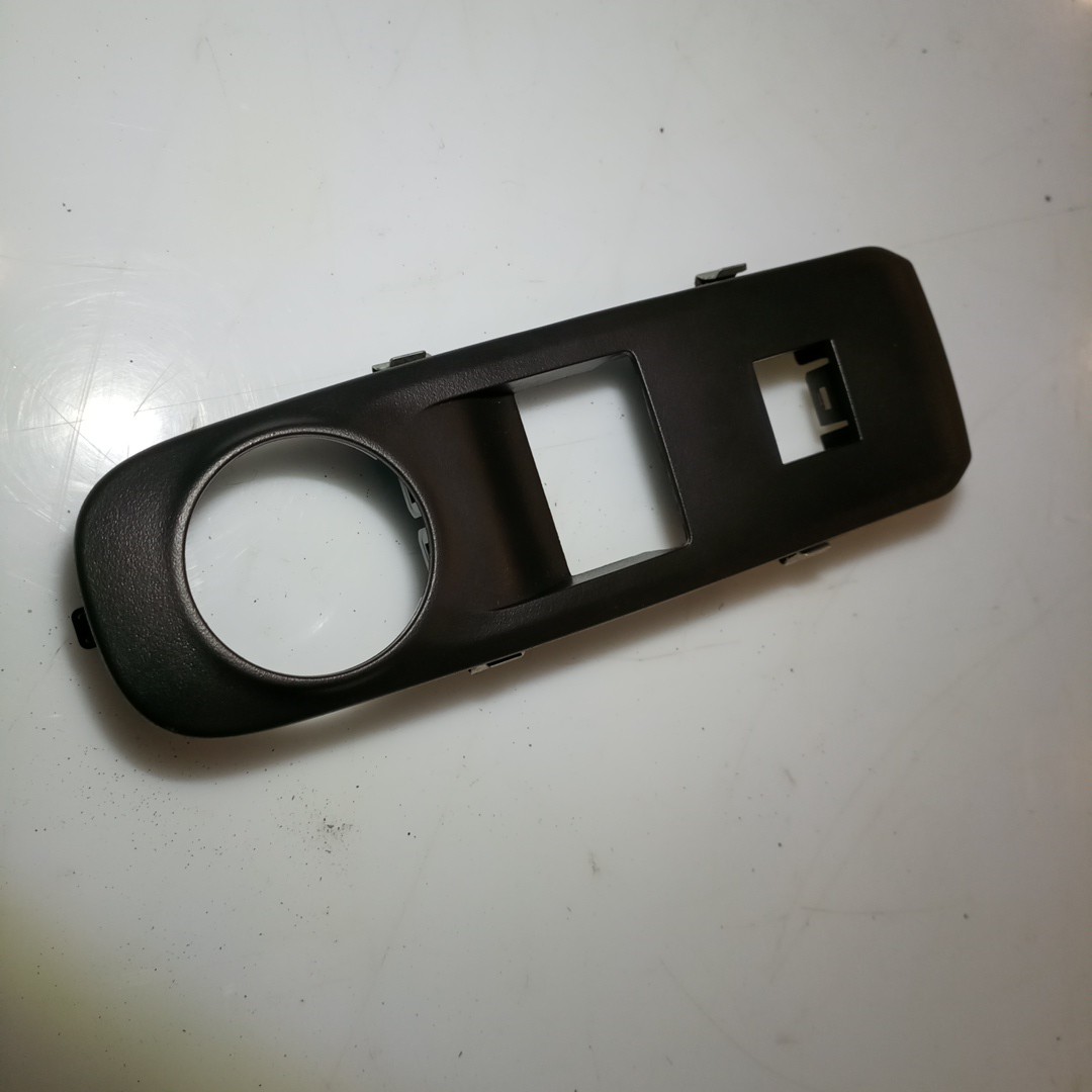 Acabamento de porta CITROEN BERLINGO Caixa 98208816ZD - Motivauto