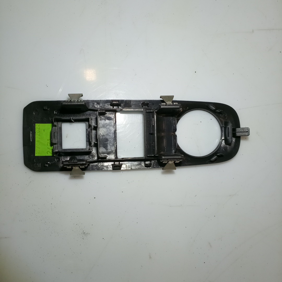 Acabamento de porta CITROEN BERLINGO Caixa 98208816ZD - Motivauto