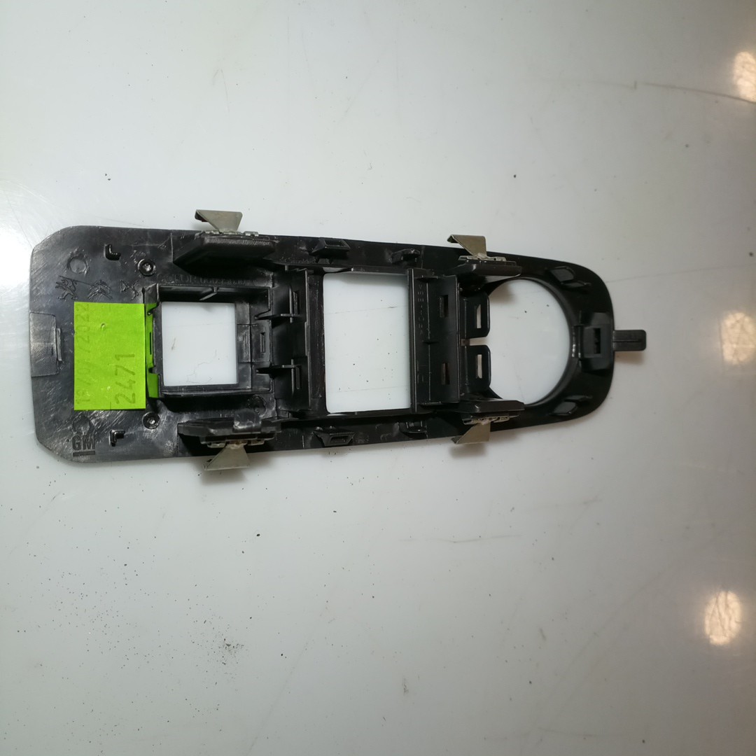 Acabamento de porta CITROEN BERLINGO Caixa 98208816ZD - Motivauto