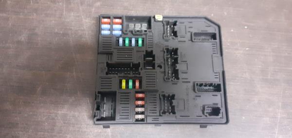 Caixa de fusíveis RENAULT MEGANE IV Hatchback 284B66727R - Peças RP Europa