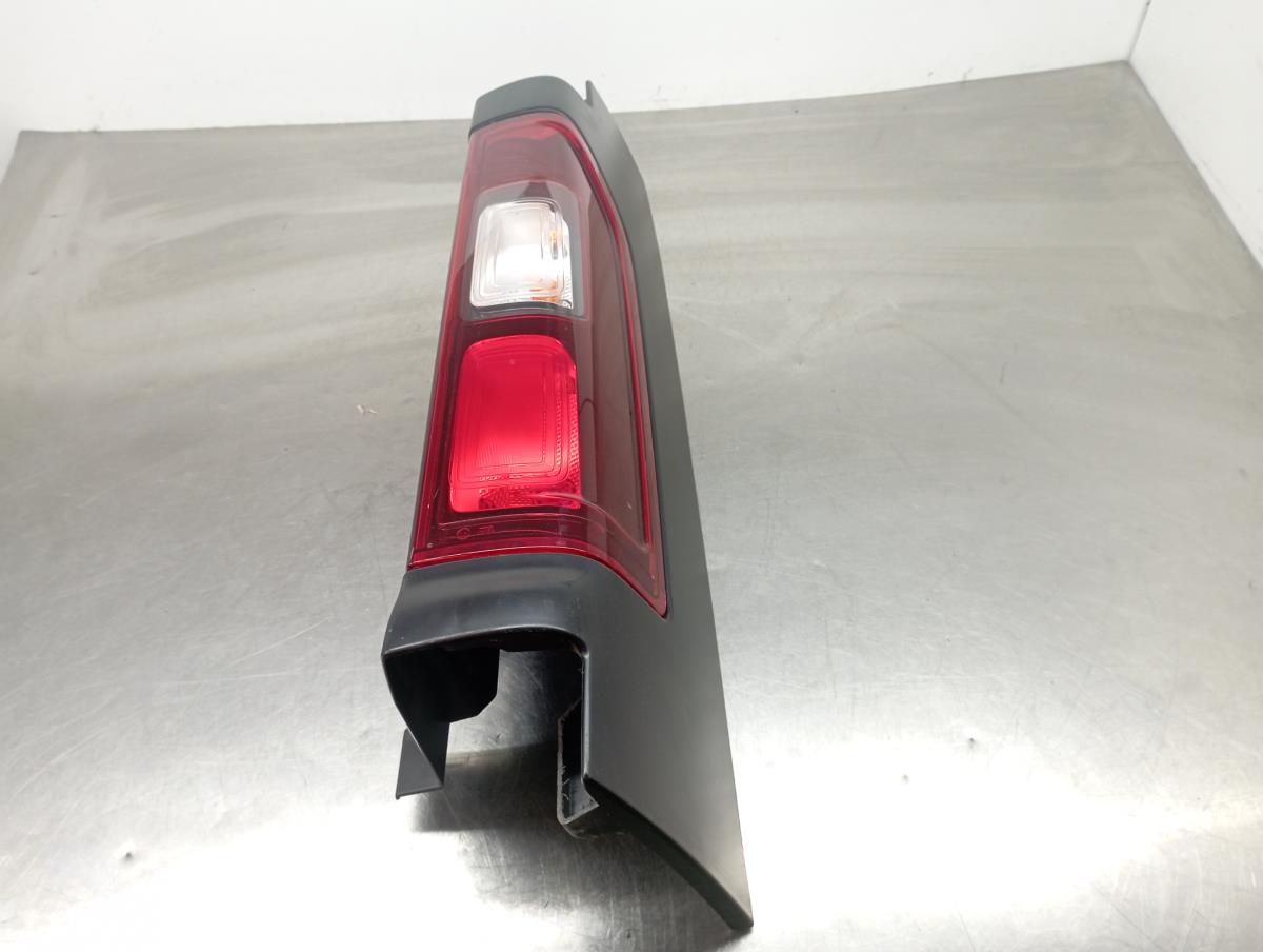 Right Taillight: RENAULT TRAFIC III Autocarro - 265A19592R / 265A13137R ...