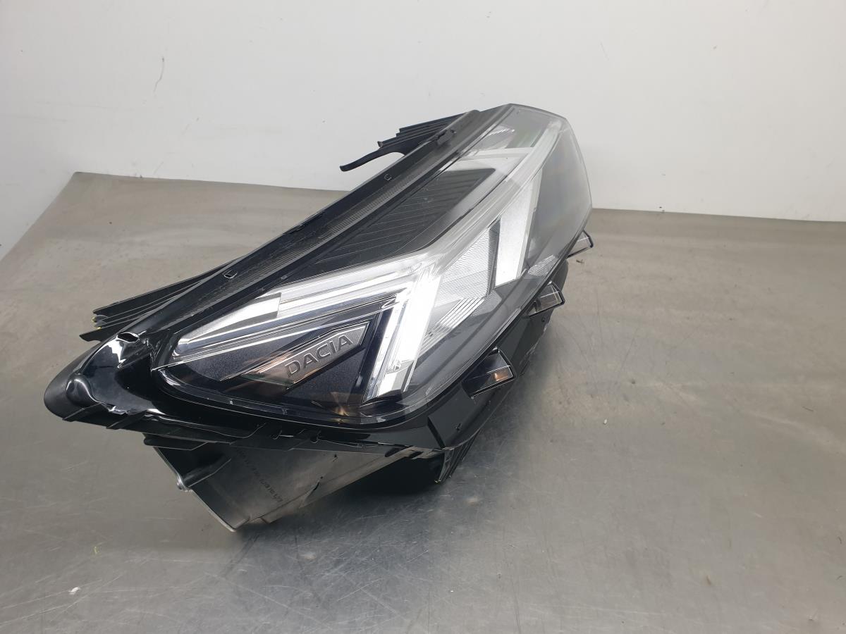 Left Headlight: DACIA SANDERO III - 260607161R |Servcarros
