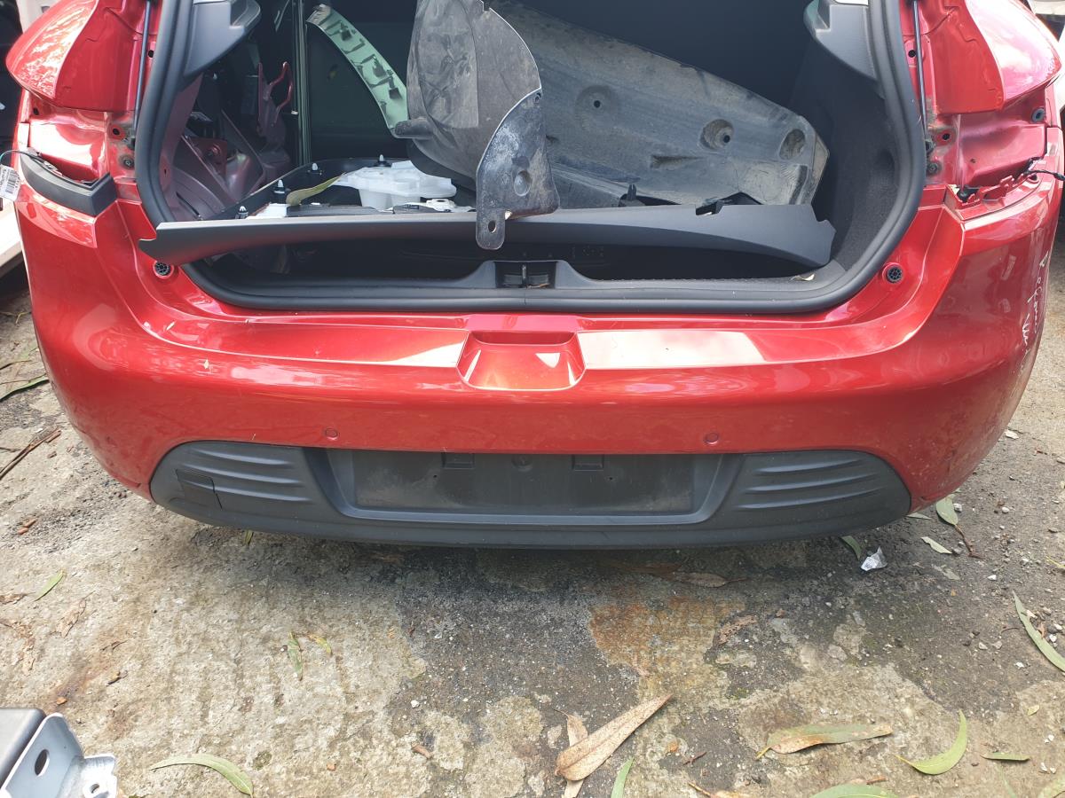 Rear Bumper: RENAULT CLIO IV - |Servcarros