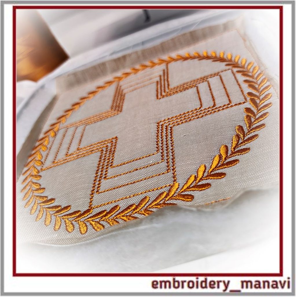 Quilt block. Cross in a wreath. Machine embroidery design.