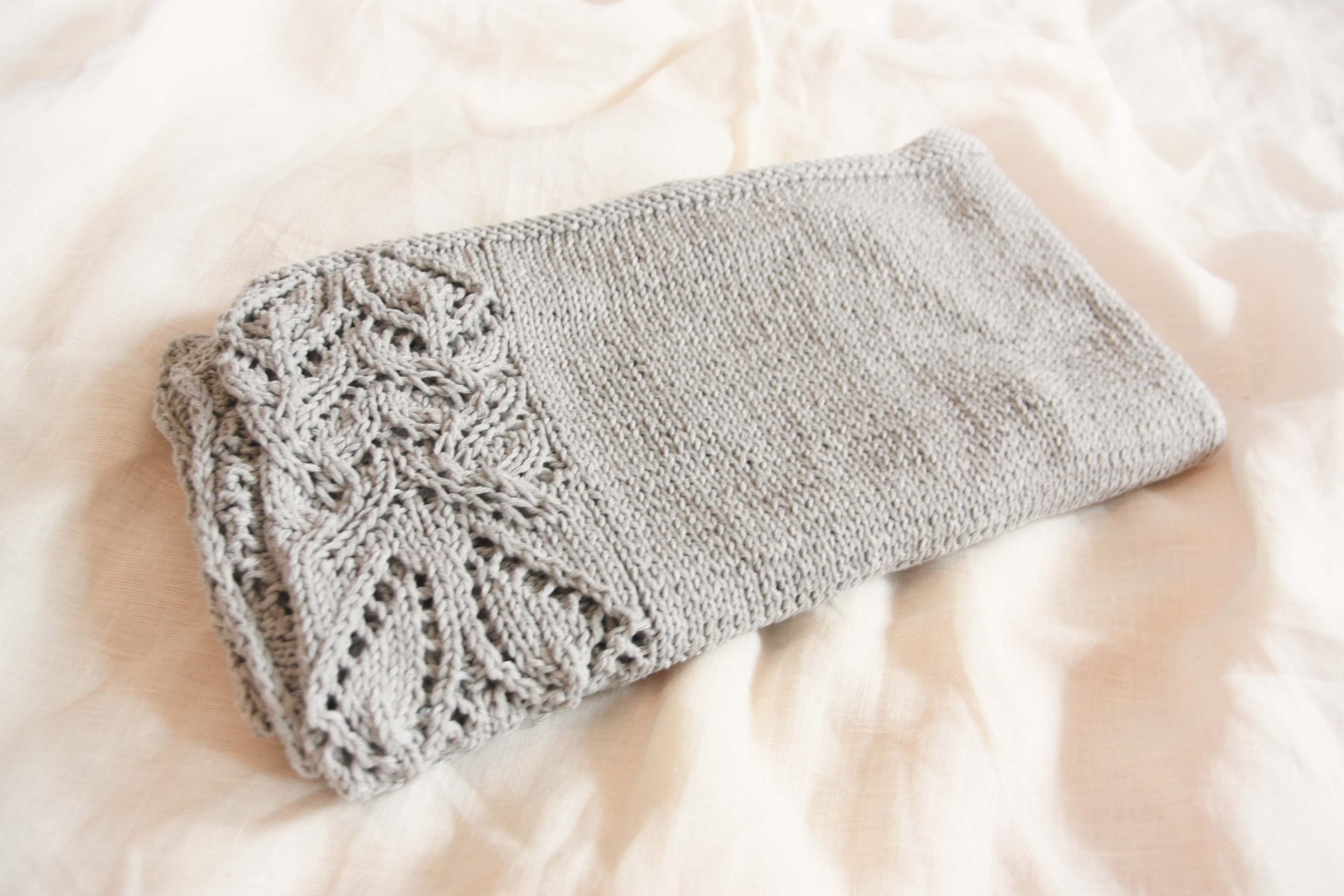 Knitting pattern lace baby blanket, easy knit pattern - Crealandia