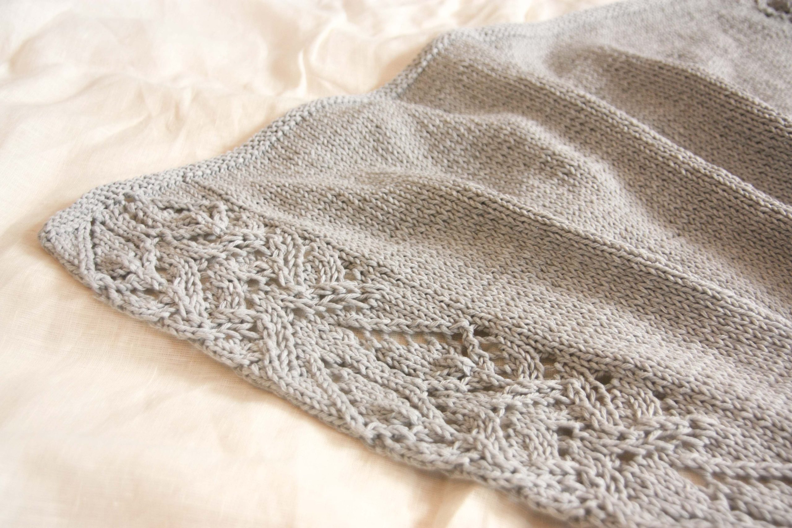 Knitting pattern lace baby blanket, easy knit pattern - Crealandia