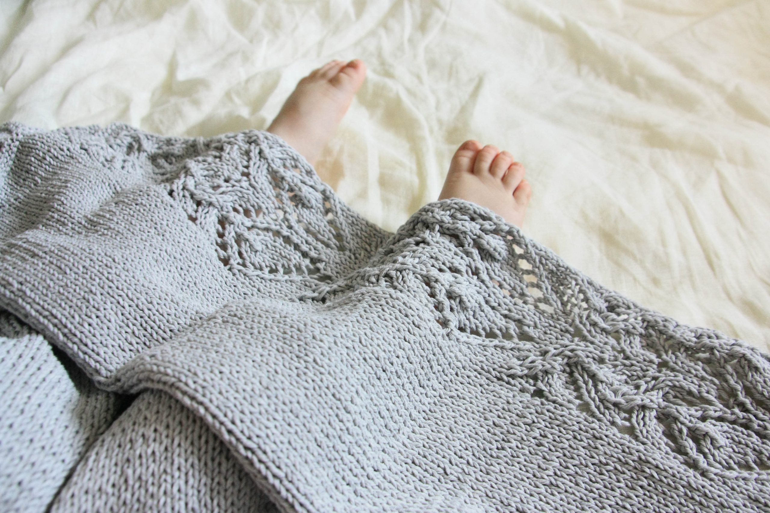 Knitting pattern lace baby blanket, easy knit pattern - Crealandia