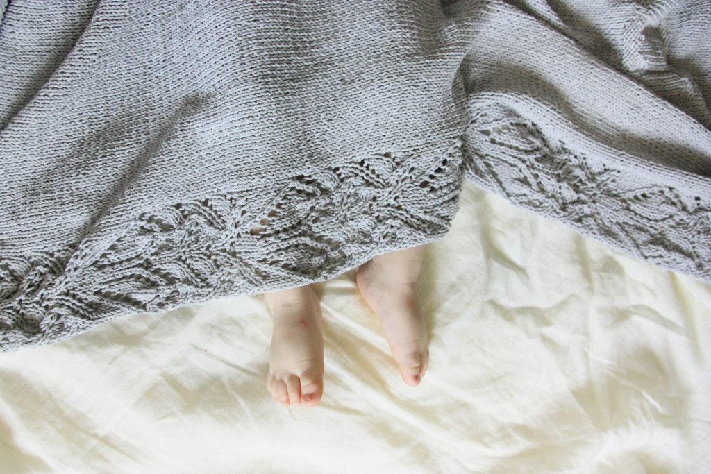 Knitting pattern lace baby blanket, easy knit pattern - Crealandia