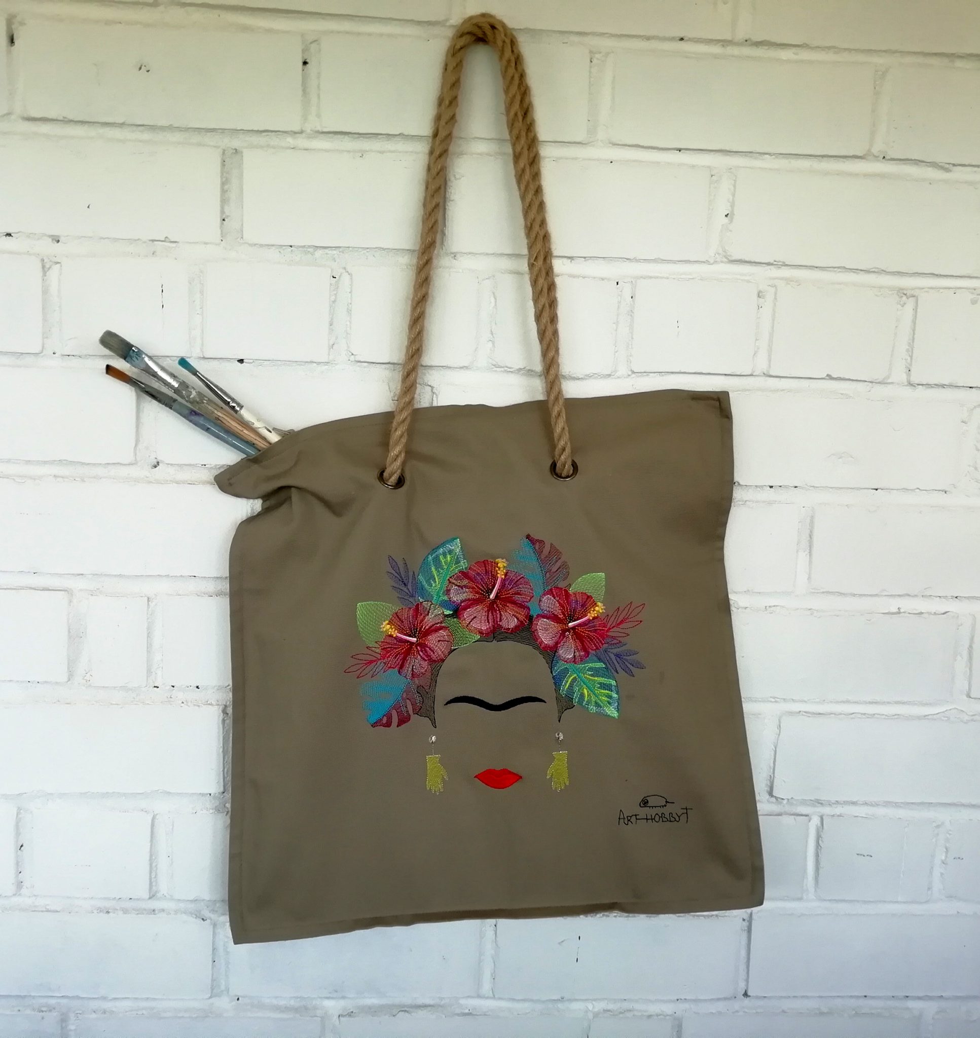 Machine embroidery design Frida Kahlo Tropics - Crealandia