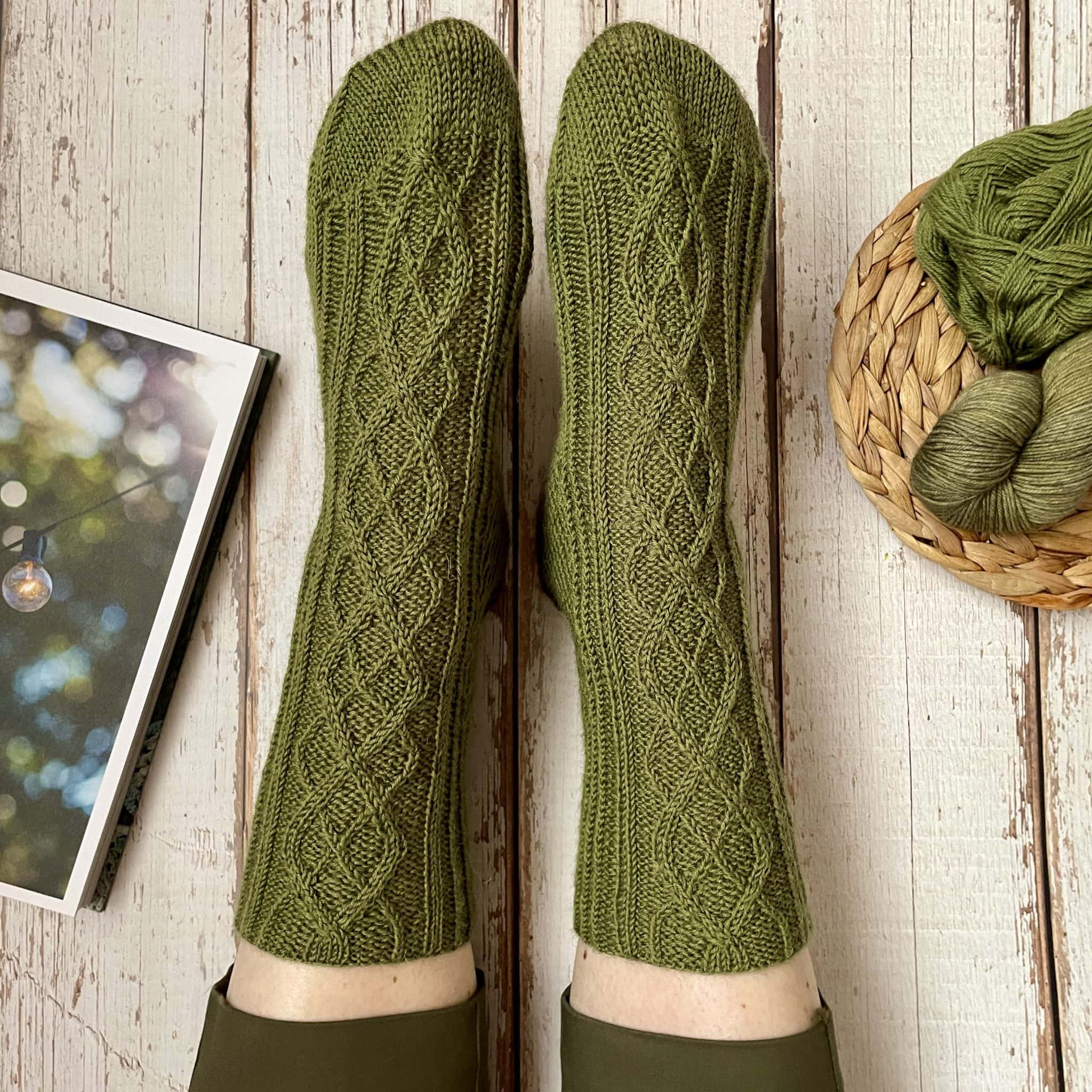 Celtica sock knitting pattern (PDF ENG) - Crealandia