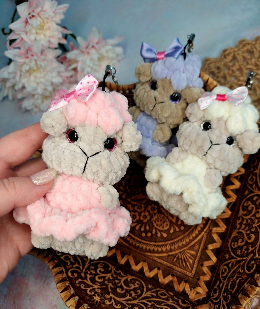 Crochet amigurumi pattern, keychain knitted Sheep - Crealandia