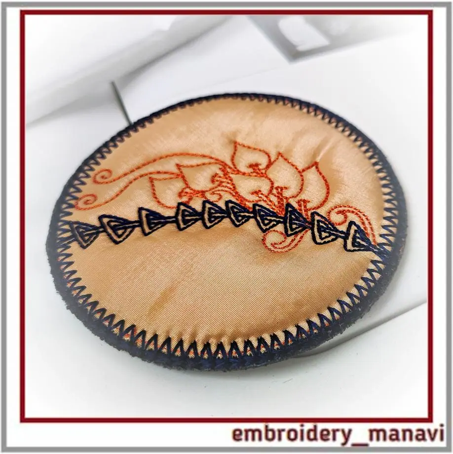 In The Hoop embroidery designs of round napkins-stands ITH