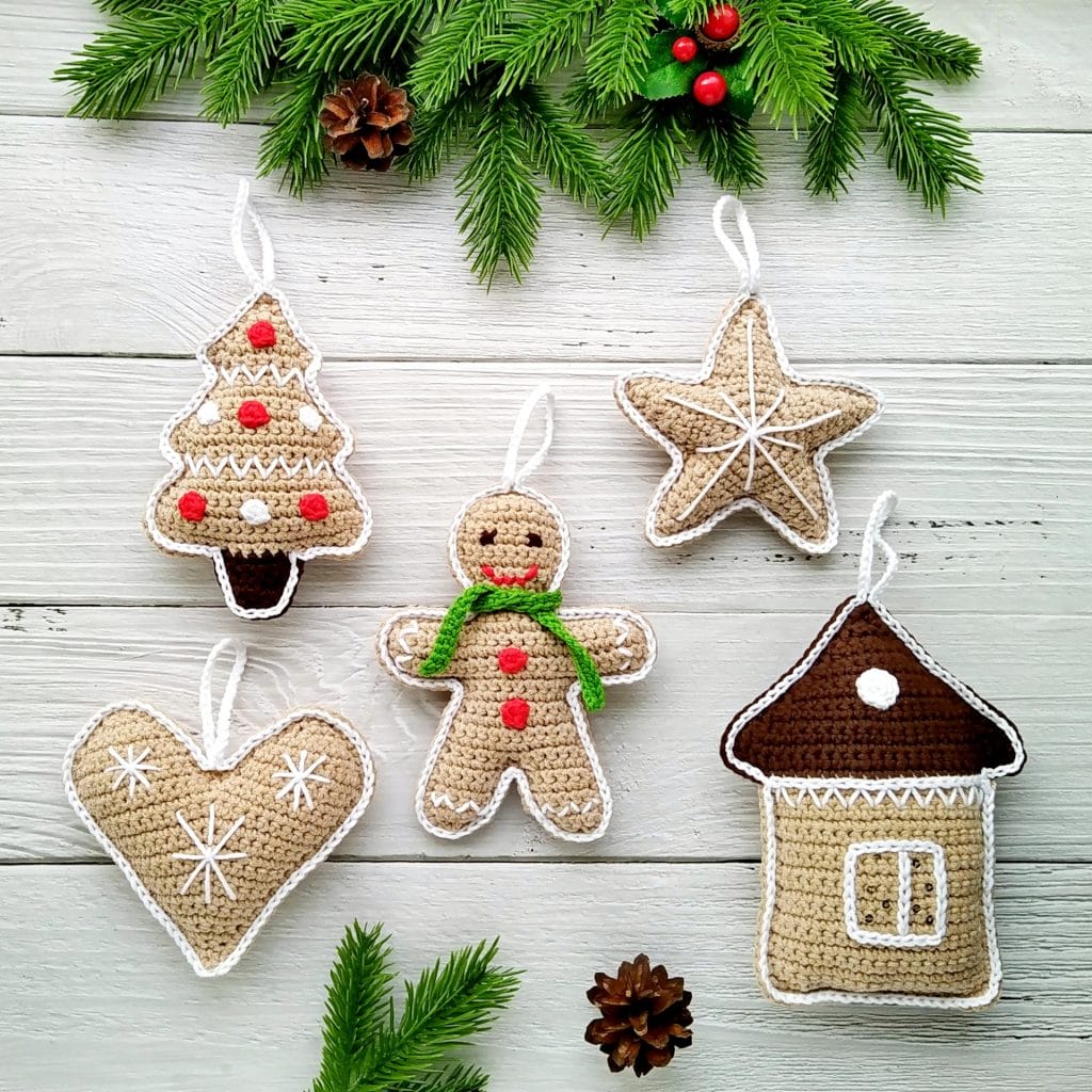 Crochet gingerbread amigurumi pattern Christmas decor