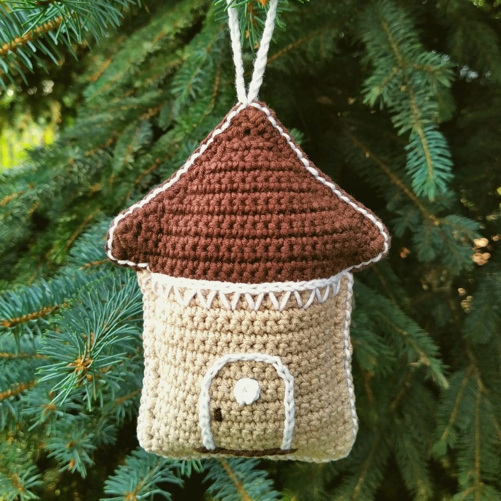 Crochet gingerbread amigurumi pattern Christmas decor