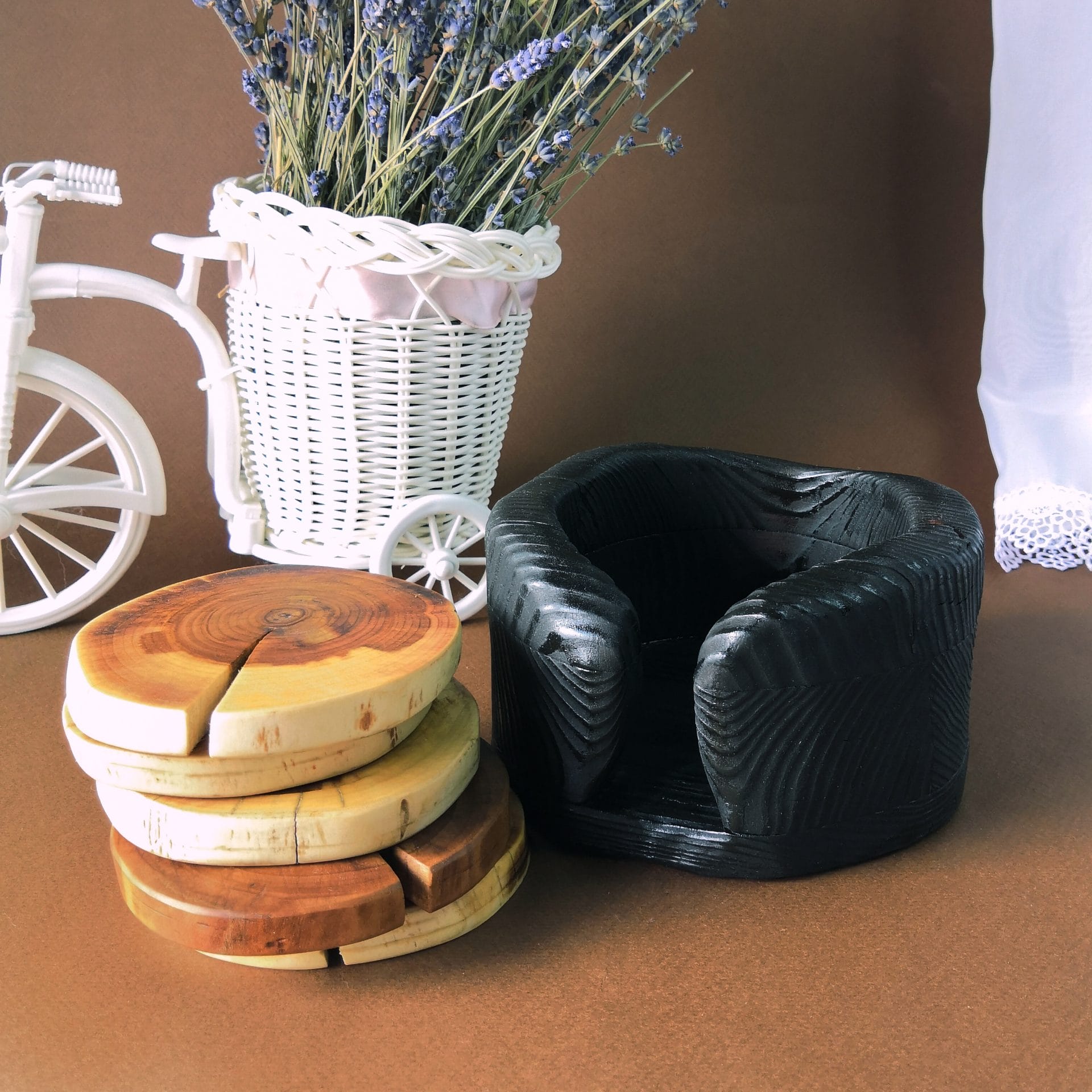 Set of 5 rustic maple wooden coasters for dining table