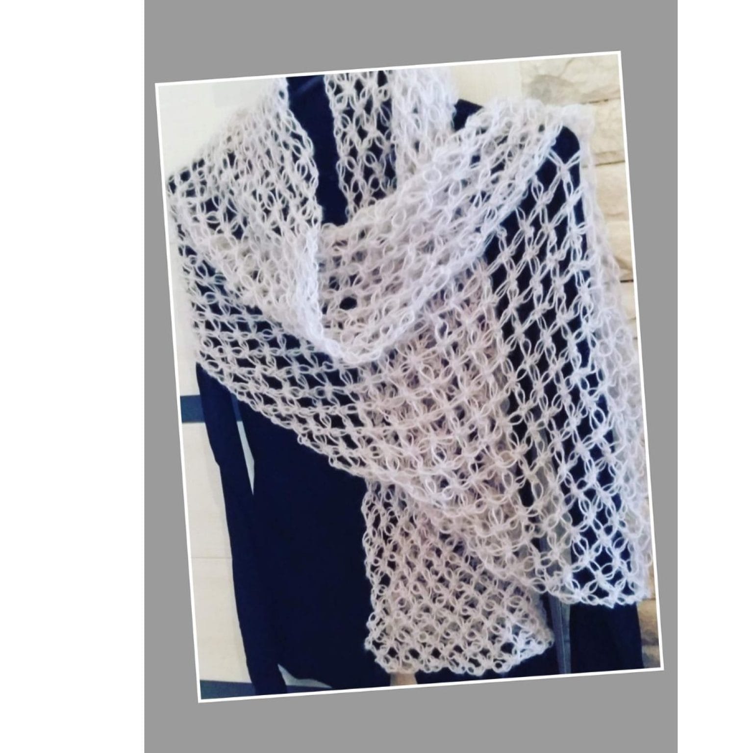 Crochet shawl easy pattern - Crealandia