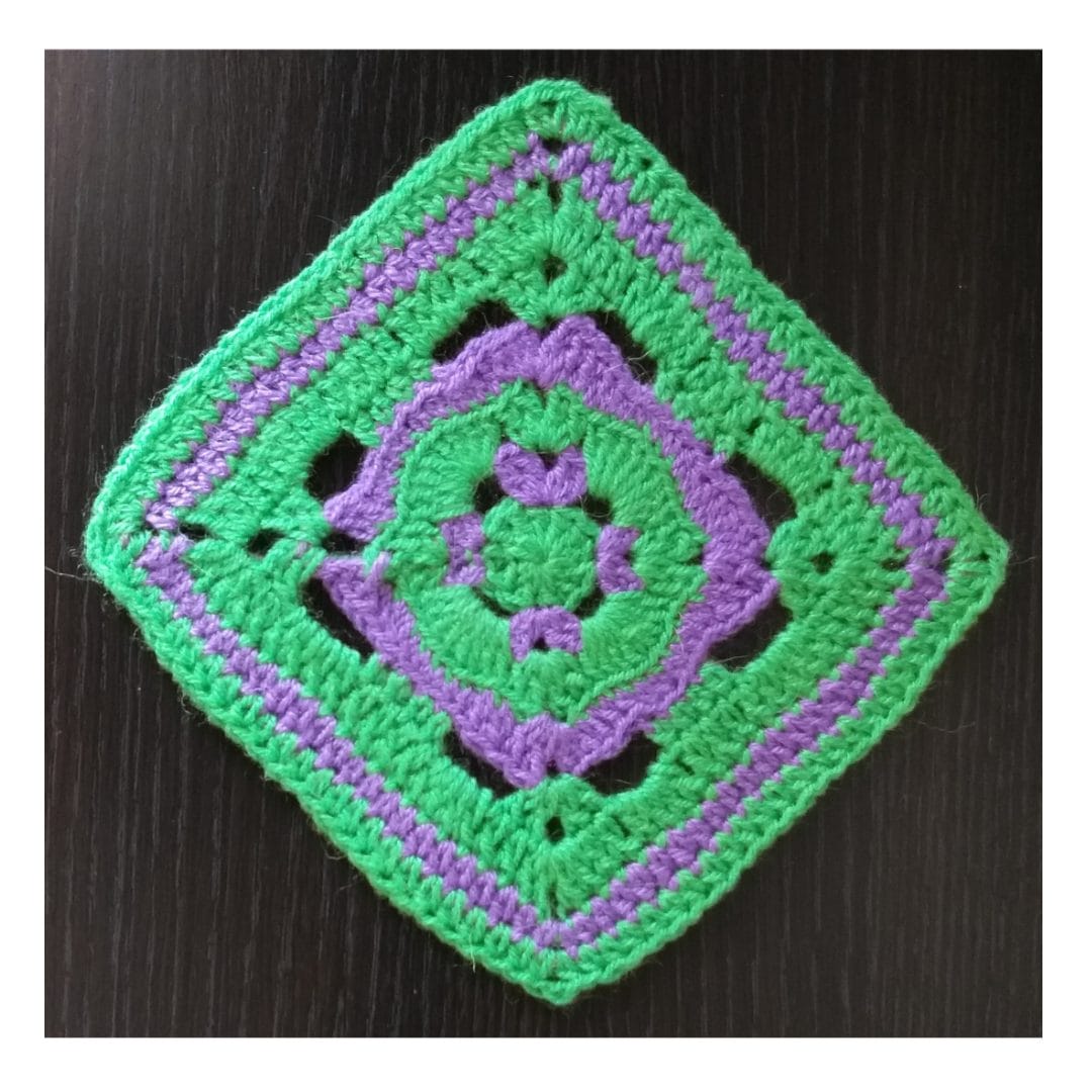Granny square crochet pattern for afghan, potholder - Crealandia