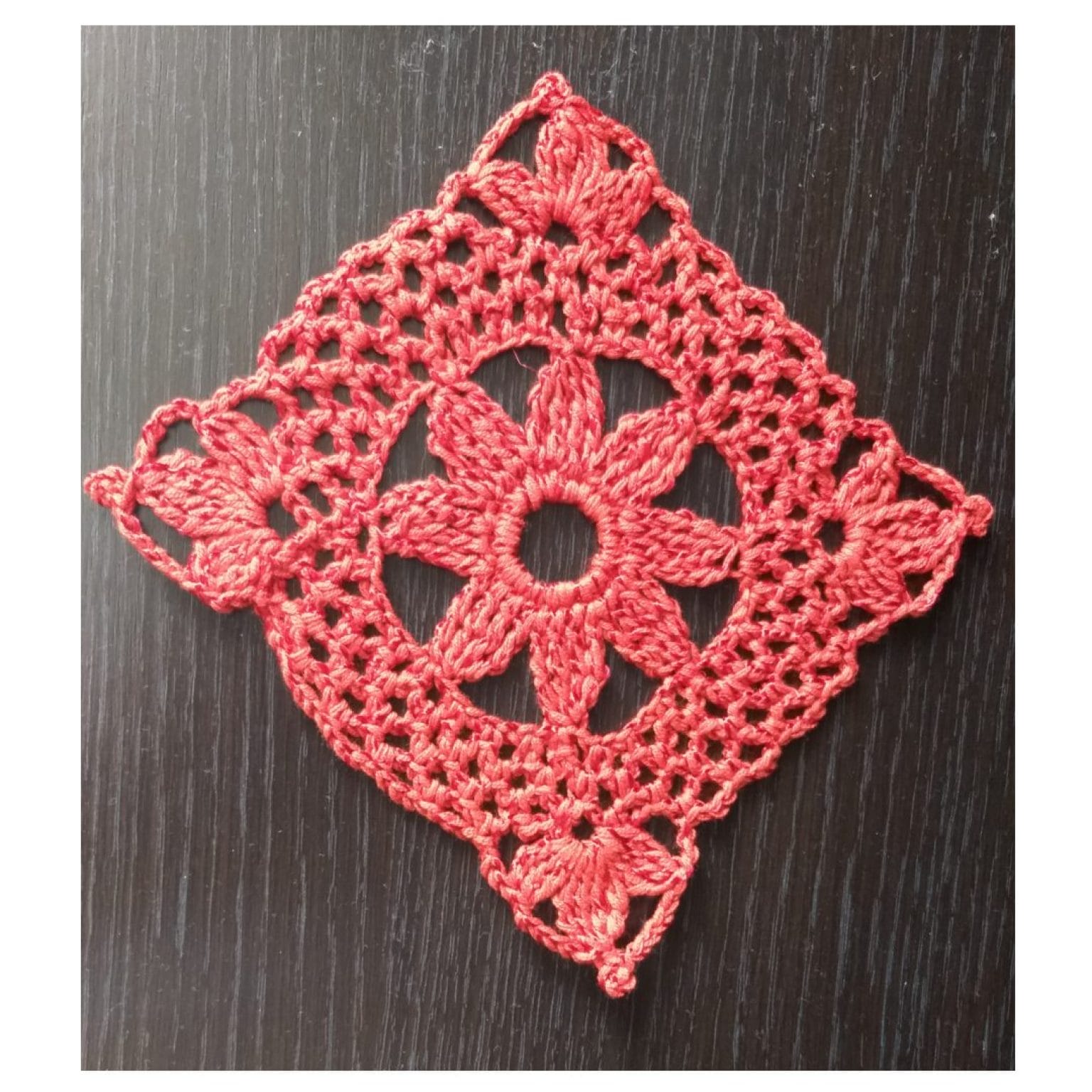 Crochet granny square PDF pattern, square doily pattern - Crealandia