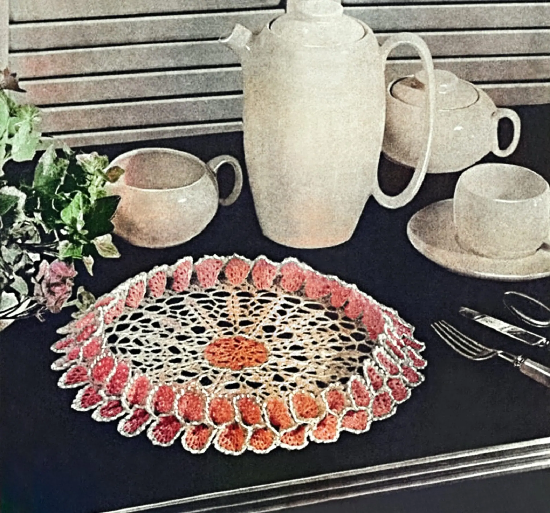 Vintage tailored ruffle, crochet pattern doily, format pdf - Crealandia