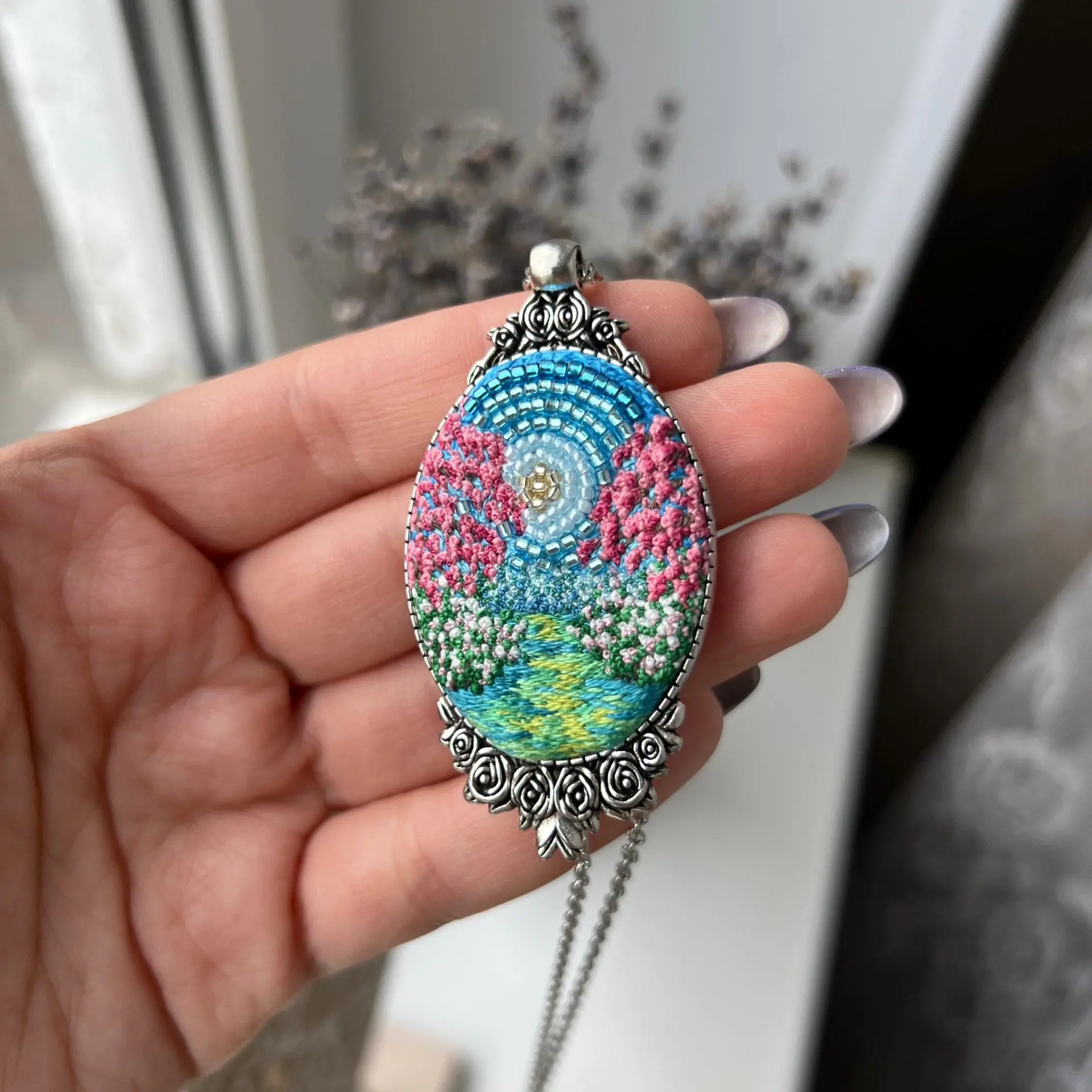 Secret Garden, landscape embroidery pendant - Crealandia