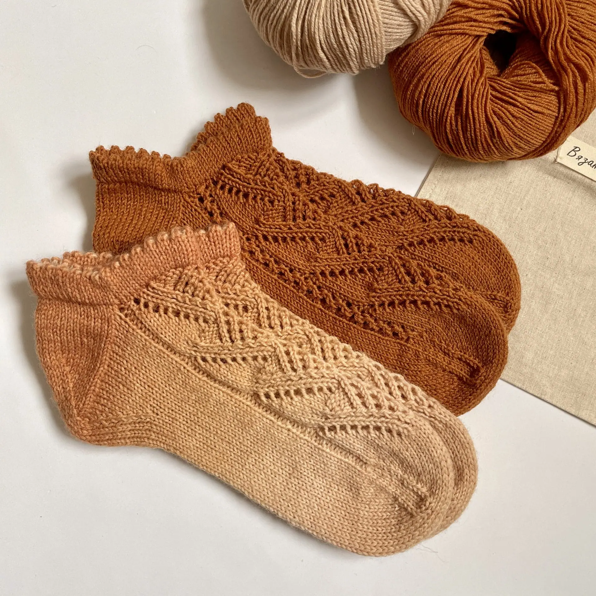 Petra socks knitting pattern (PDF ENG) - Crealandia