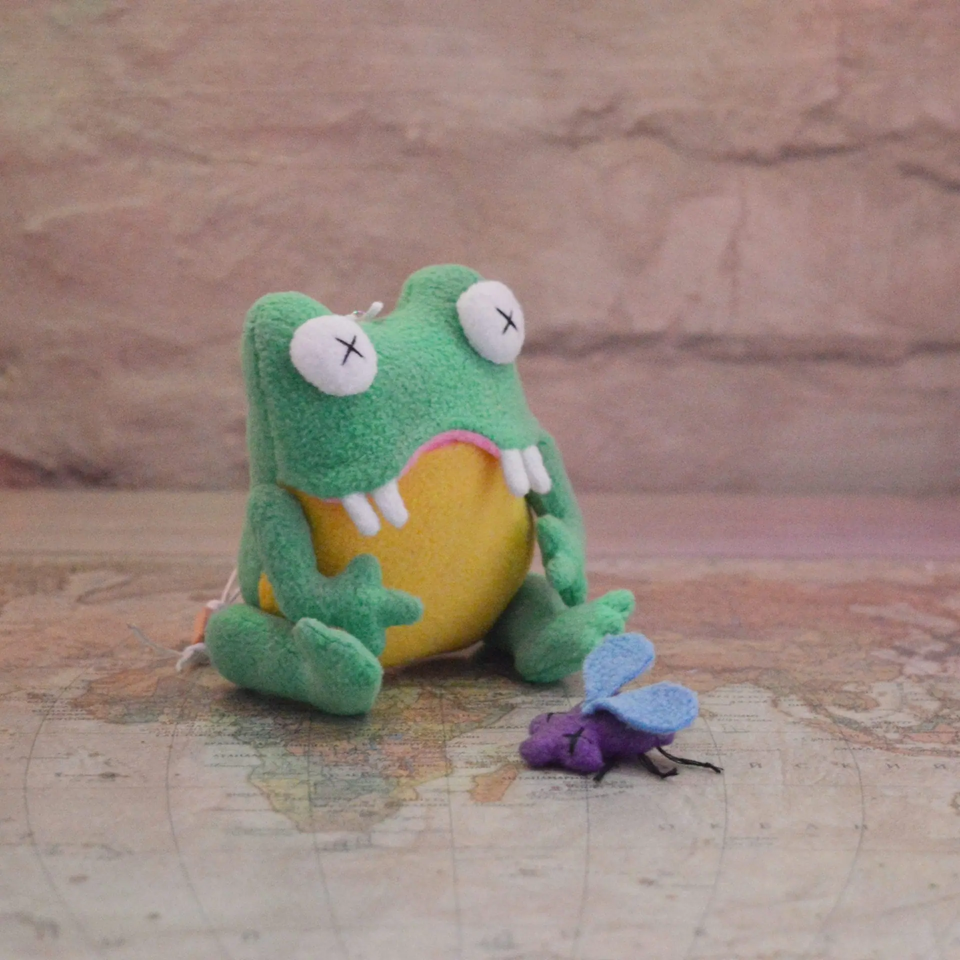 Fleece Frog & Bug Pattern: DIY Fun with Moving Parts!