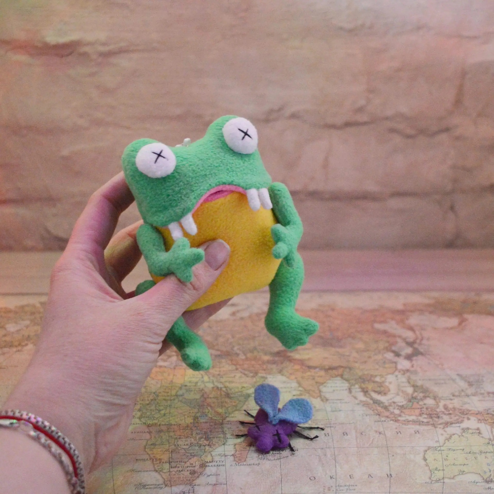 Fleece Frog & Bug Pattern: DIY Fun with Moving Parts!