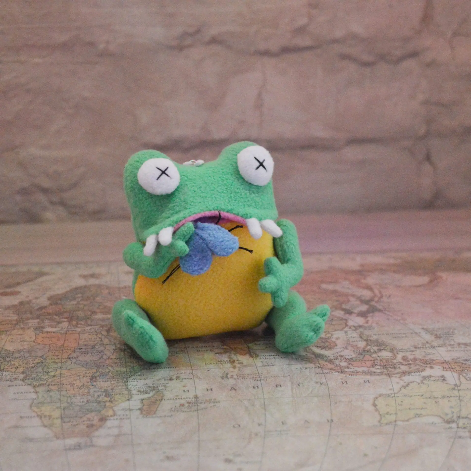 Fleece Frog & Bug Pattern: DIY Fun with Moving Parts!