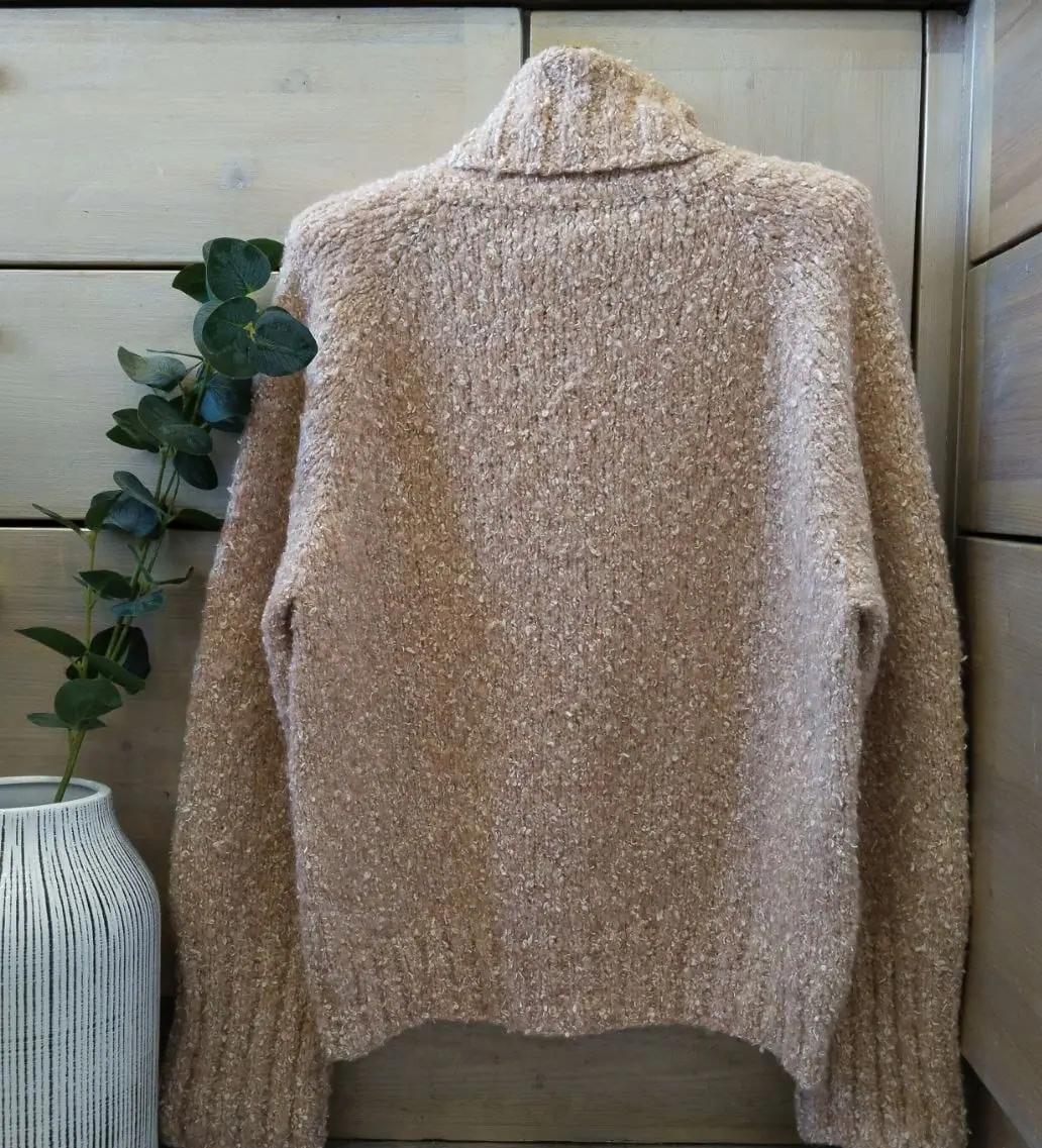 Peach Crumble. Textured Seamless Turtleneck Pullover - Crealandia