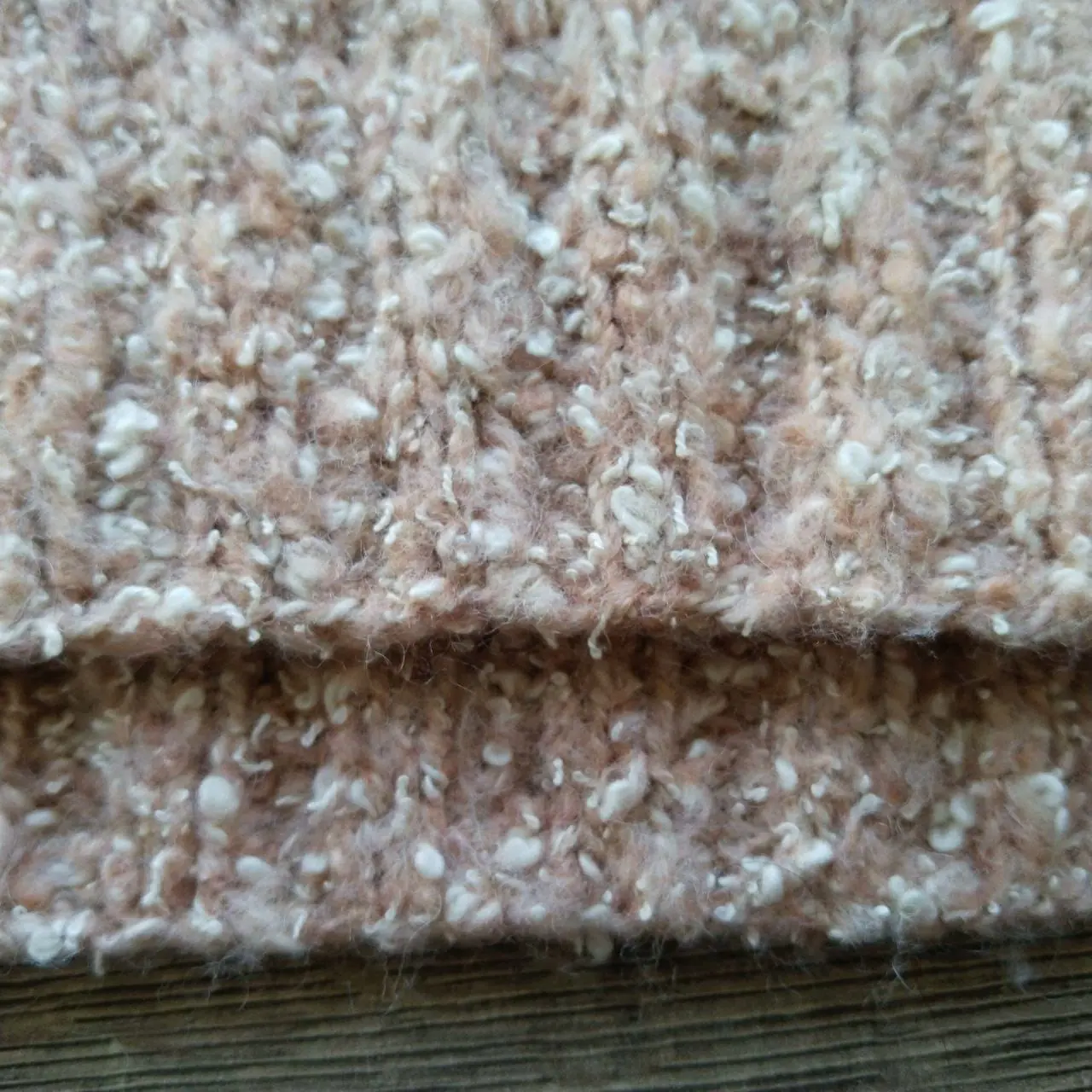 Peach Crumble. Textured Seamless Turtleneck Pullover - Crealandia