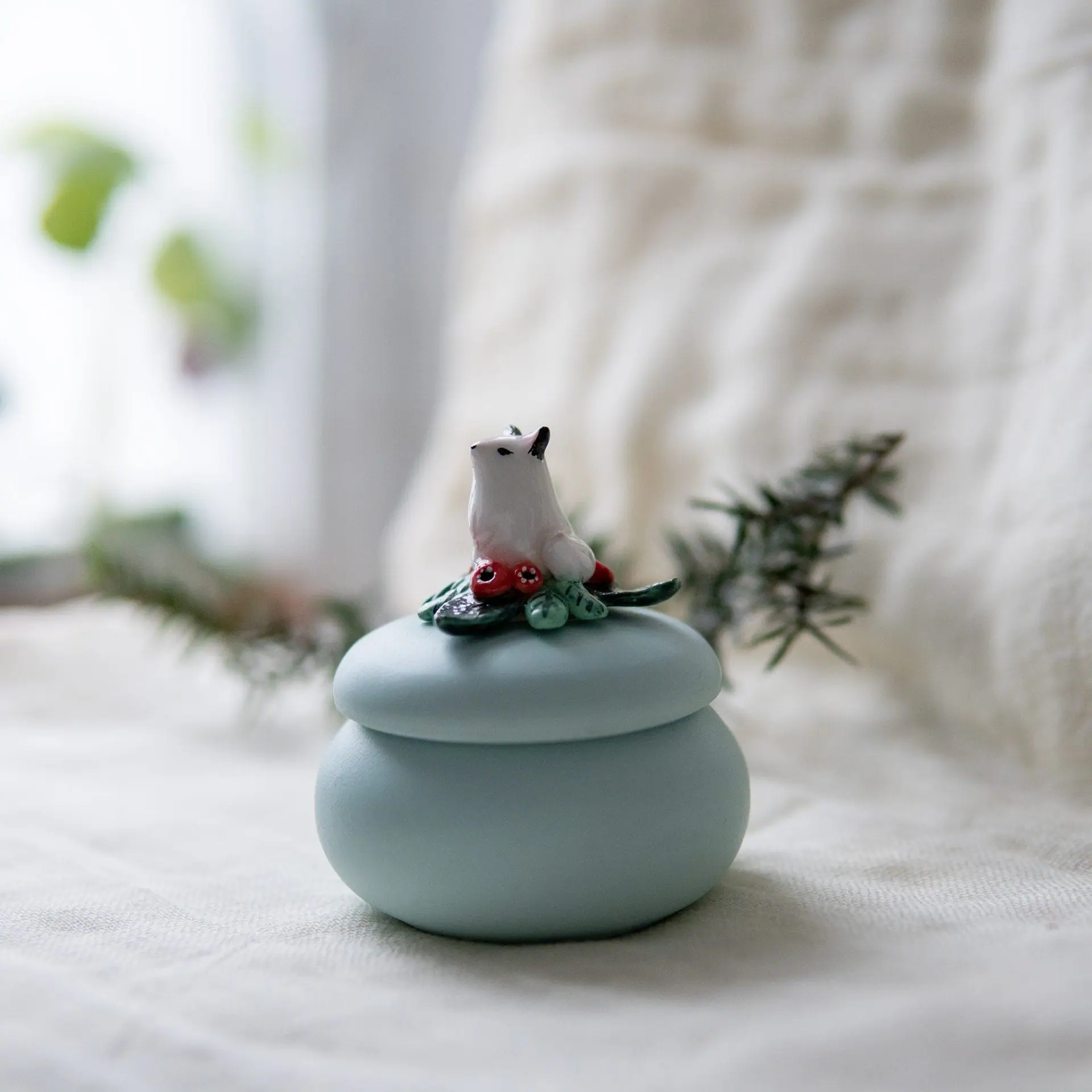Arctic Fox and Berry Tea Light Candle Holder - Crealandia