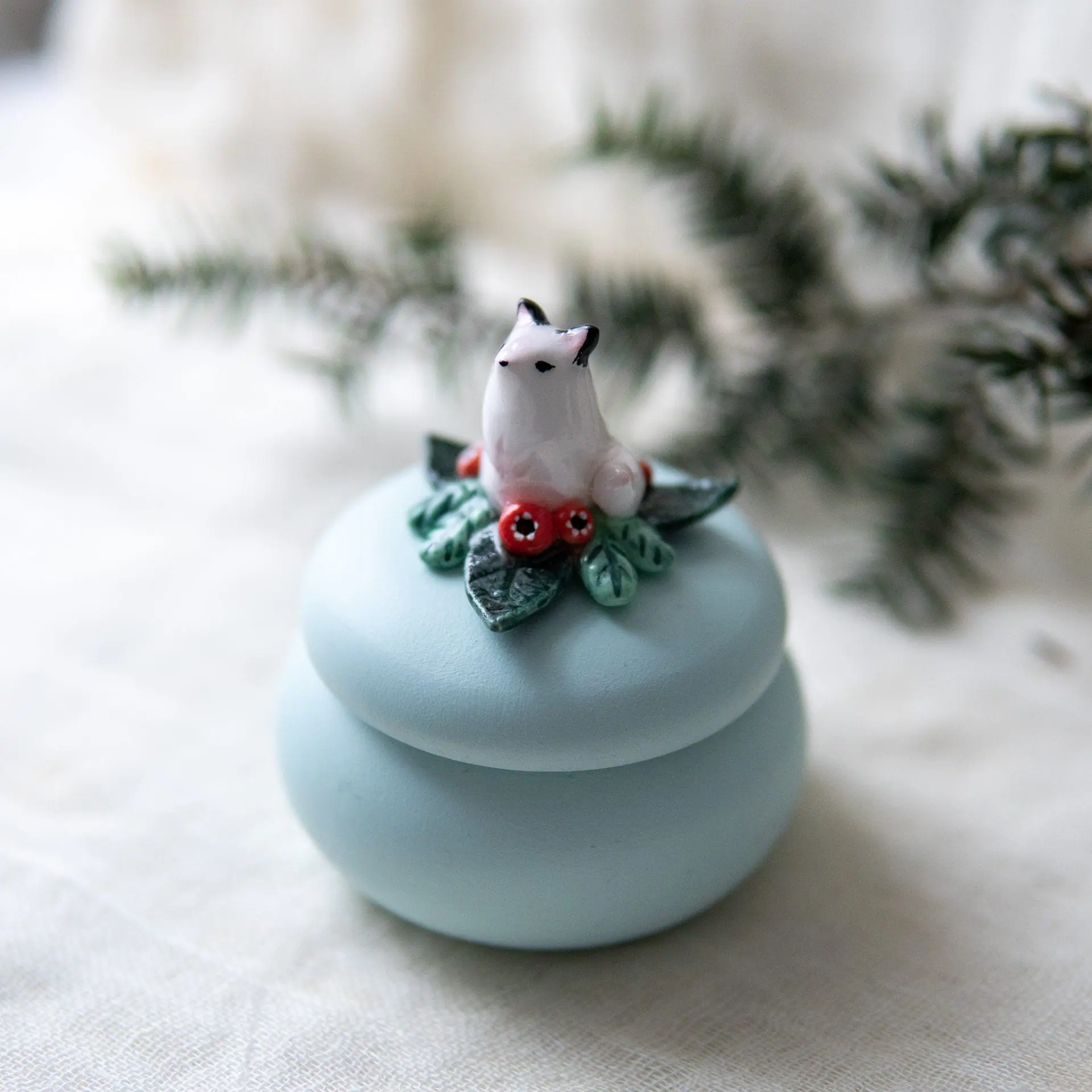 Arctic Fox and Berry Tea Light Candle Holder - Crealandia