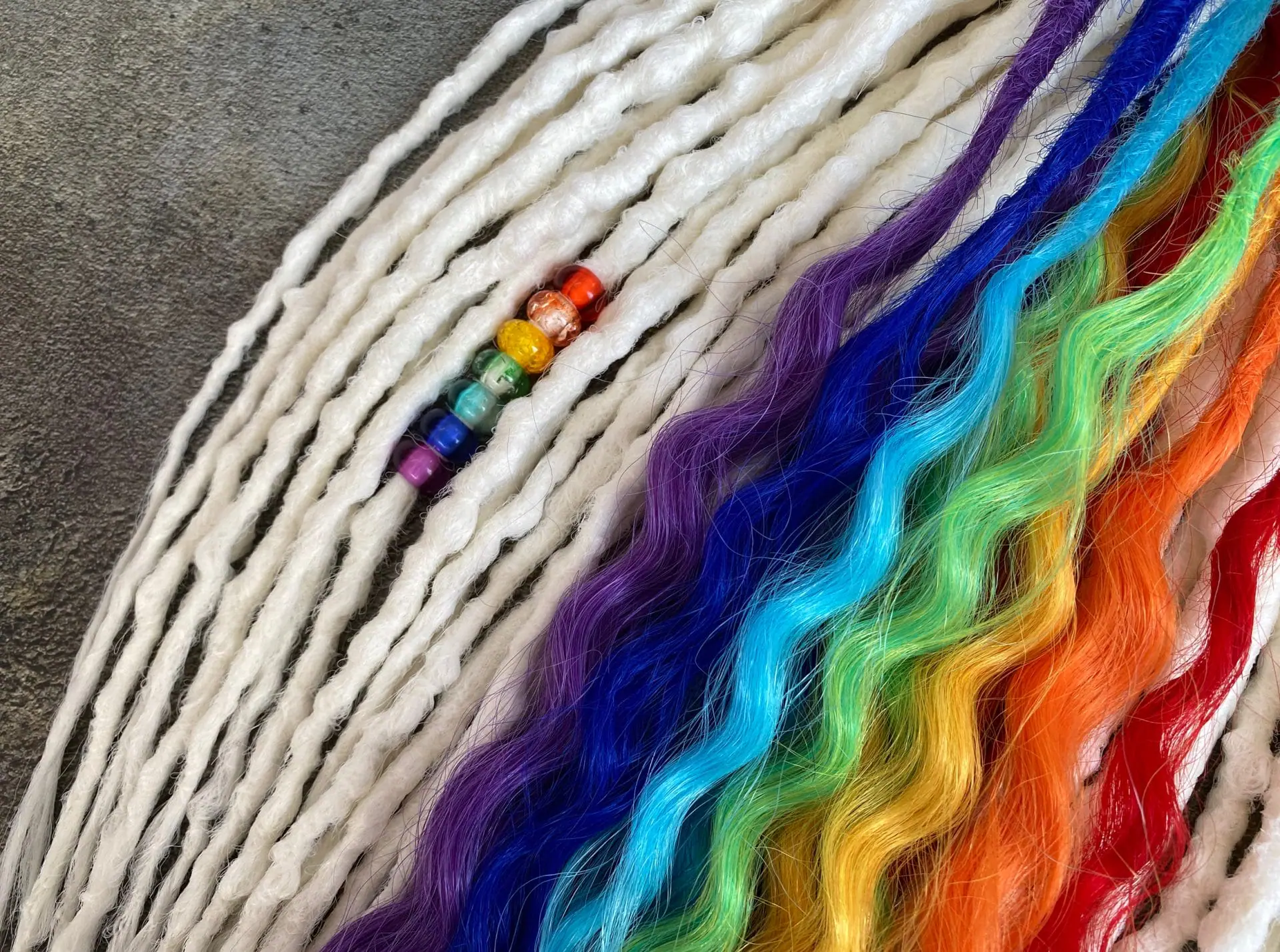 White rainbow synthetic bohemian textured DE SE dreadlocks - Crealandia